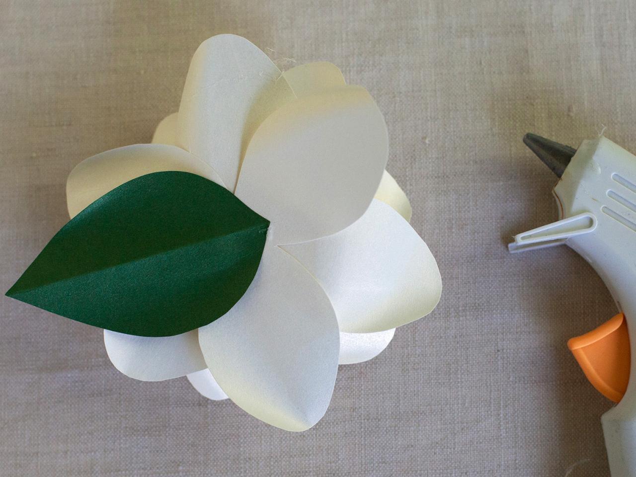 How To Make Paper Gardenias How Tos Diy