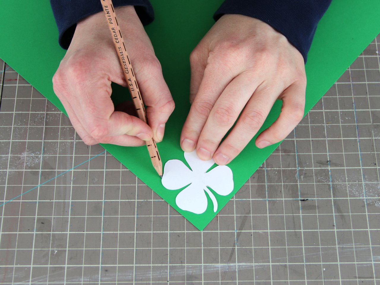 St. Patrick's Day Kids' Craft: Rainbow & Shamrock Paper Wreath | HGTV