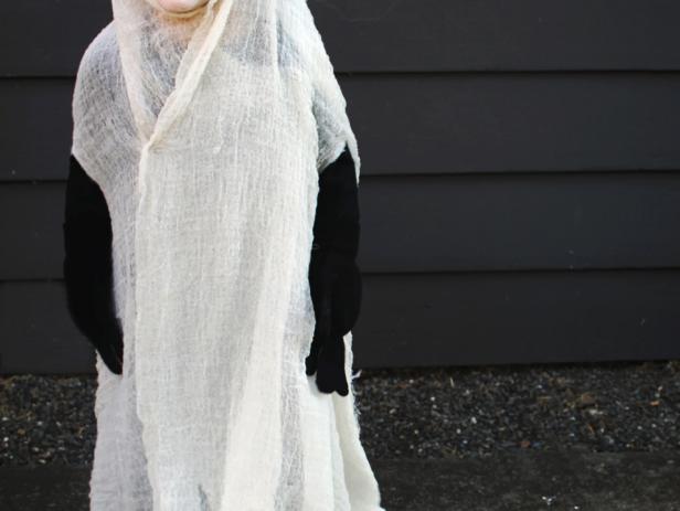 How to Give a Twist to a Classic Halloween Ghost Costume | how-tos | DIY