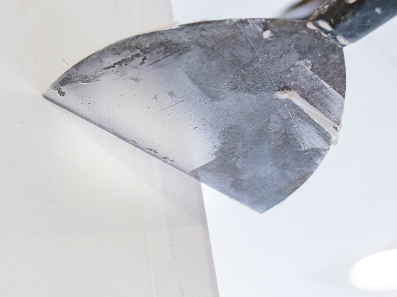 How to Hang Drywall: Installing Drywall Easily and Smoothly | HGTV